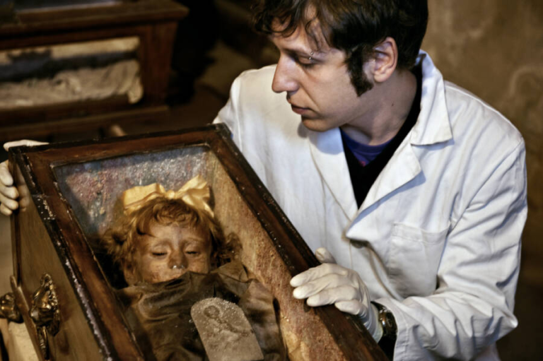 The Enigma of Rosalia Lombardo: The 'Blinking' Mummy Preserved in Time ...