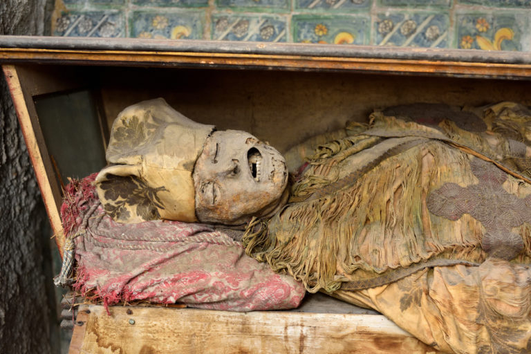 The Enigma of Rosalia Lombardo: The 'Blinking' Mummy Preserved in Time ...