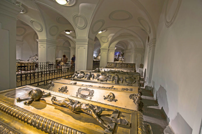 The Enigma of Rosalia Lombardo: The 'Blinking' Mummy Preserved in Time ...