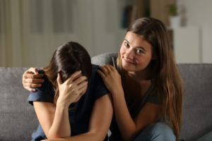 10 Subtle Clues You’re Dealing with a Fake Nice Person